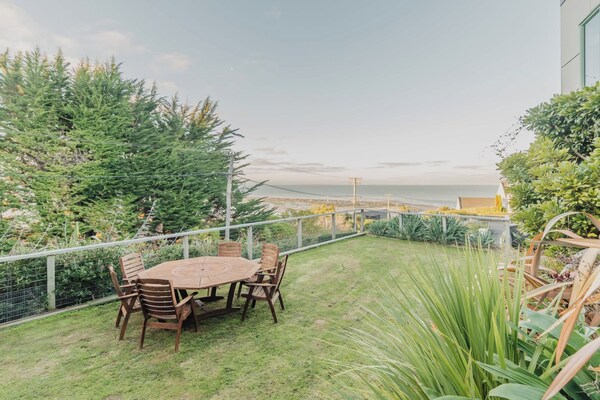 Elevated Ocean View Oasis - 3br, 2 Bath, Parking - Christchurch