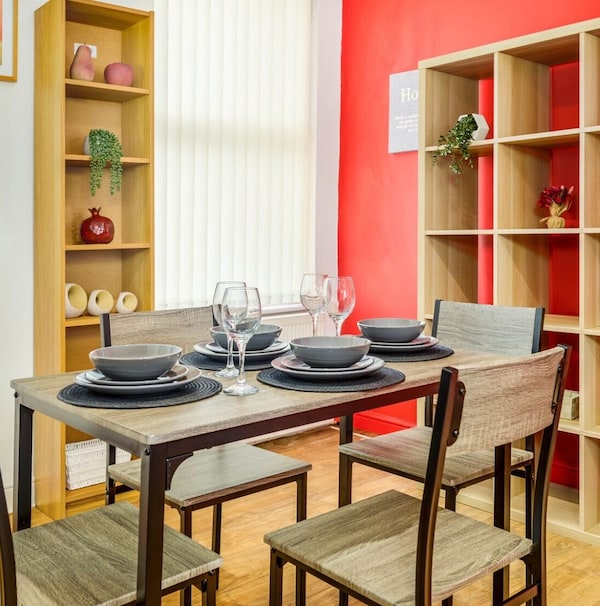 *New* Spacious 6-bed Townhouse Close To City Centre And Anfield Football Stadium - イギリス リバプール
