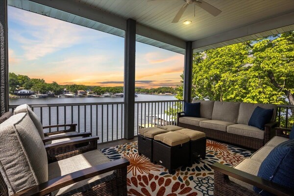 Gardenia Getaway - Man Cave, Pool, Hot Tub! New ! - Lake Ozark, MO