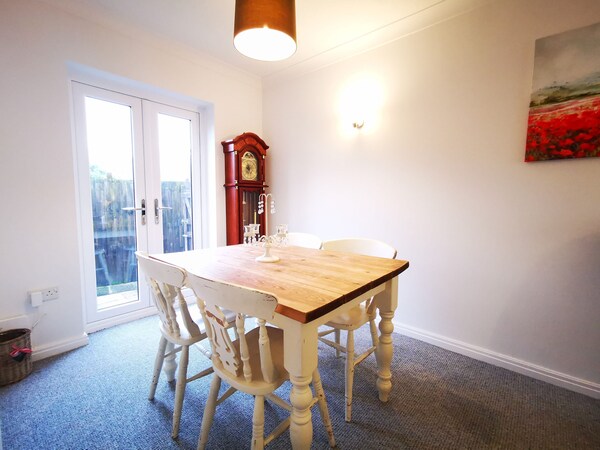 Rose Cottage - Sleeps 4 Guests  In 2 Bedrooms - Conwy
