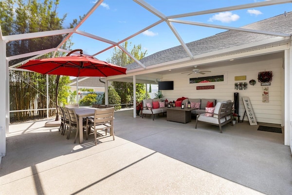 Walk To Sumter Square ~ Cozy Updated 2 Br/2ba ~ Entertainers Dream Lanai - The Villages