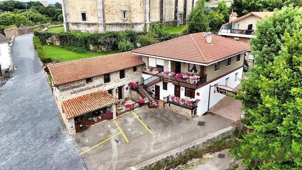 Apartamento Rural Con 2 Dormitorios Y Terraza En El Casco Histórico De Isla - Isla
