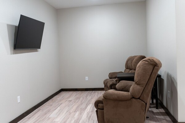 Charming Bed & Breakfast With Wifi In Wimbledon - North Dakota