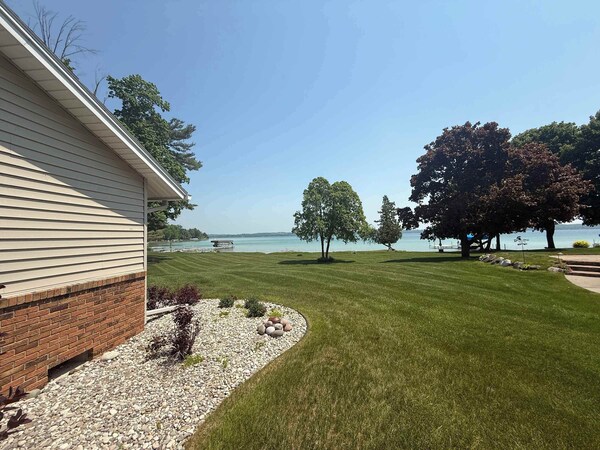 New! Elk Lake Cottage - 14 Minutes From Horse Show! - Alden, MI