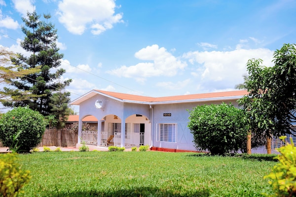 Stay In Style! Elegant 4-bedroom Home In Kigali With Fast Wifi - Kigali