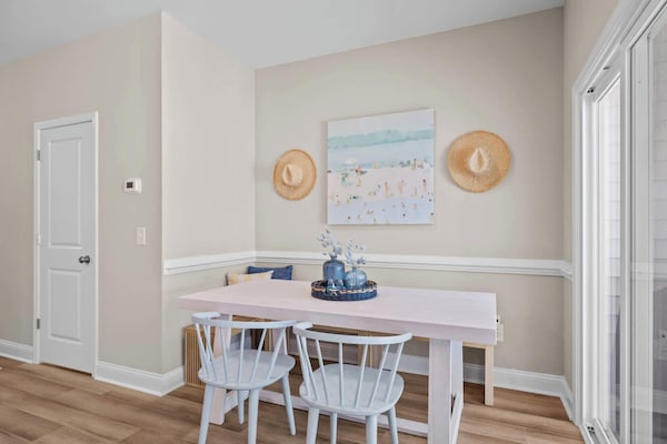 Modern Retreat Minutes To Emerald Isle Beach - Cedar Point, NC