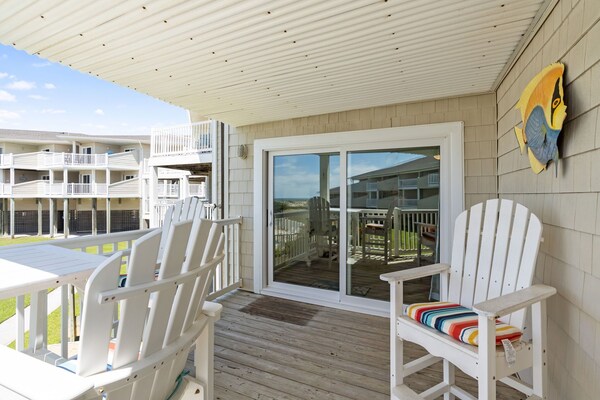 Southern Shores, Oak Island Oceanfront With Pool, Villa - Oak Island, NC