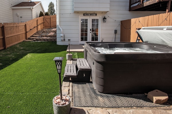 Cozy Private Basement, Hot Tub, Washer+dryer, Full Kitchen, Fenced Backyard - Black Forest, CO