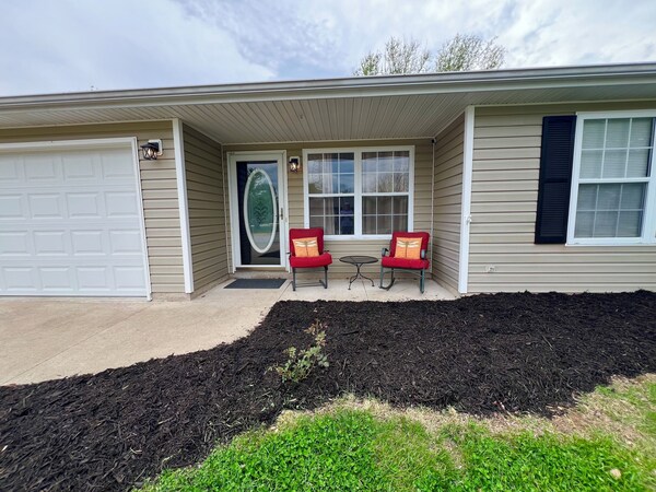 3-bedroom House In Charming Boonville With Large Fenced In Backyard! Book Now - Isle of Capri Casino Hotel Boonville