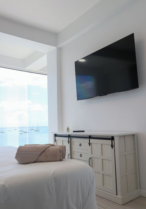 Wake Up To Stunning Beach Views In The Heart Of Gros Islet At One Love Motel! - Saint Lucia