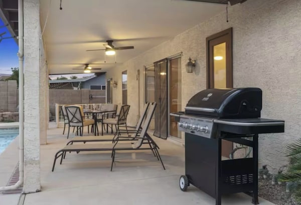 Prime Location With Pool Just 3-mins From Westgate Entertainment! - Glendale, AZ