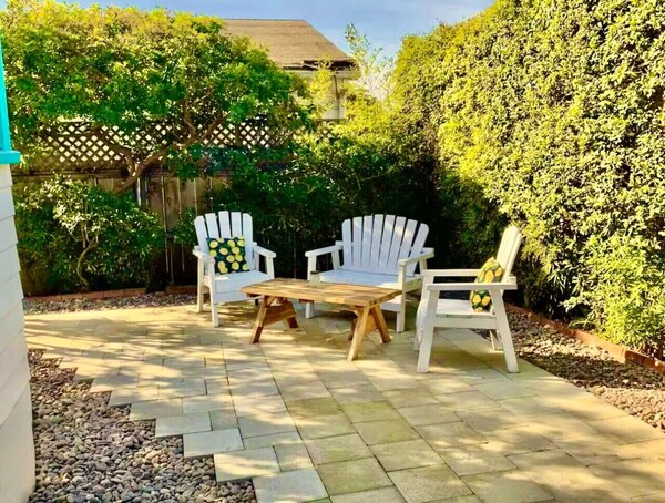The Bungalow  Charming La Jolla Beach Cottage, 3 Blocks To Beach With Huge Yard - San Diego, CA