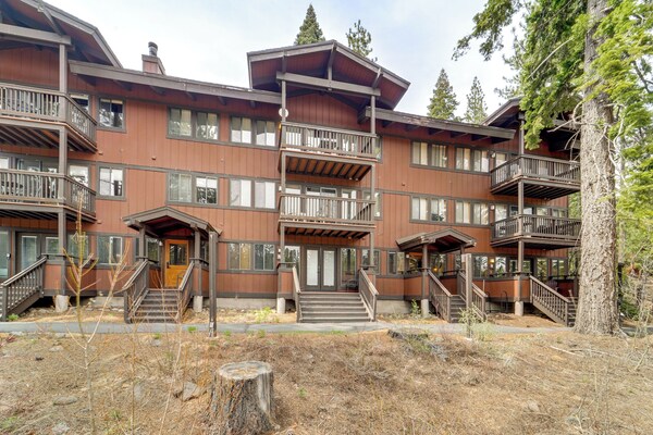 Hike, Golf & Ski: Cozy Tahoe City Condo! - Lake Tahoe