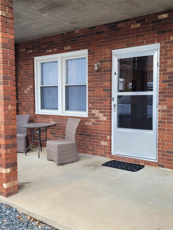 Cozy 1-bedroom Apartment With Wifi, Ac In Adorable West Jefferson - West Jefferson, NC