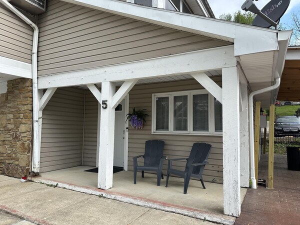 Jefferson House, Pet-friendly Steps Away From Shops And Restaurants. - Indiana