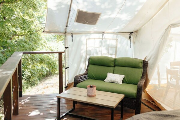 Magnolia Mountain Escape: Glamping - Smithville, TN