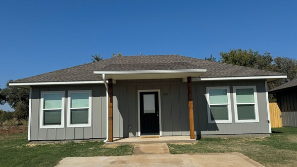 Charming 2-bedroom House With Wifi, Ac In Wonderful Chickasha - Lake Louis Burtschi, OK