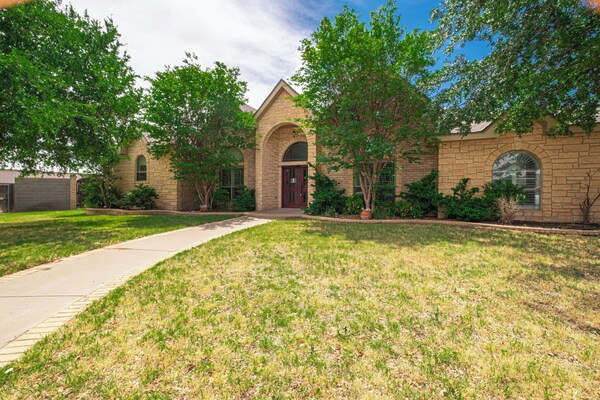Right At Home-midland Sprawling Ranch House With Pool Cabana And Playground - Midland, TX