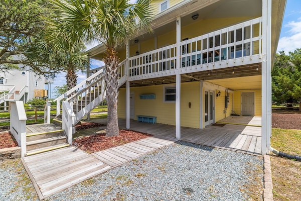 New Listing | Cozy Cottage | Steps To The Ocean - Sneads Ferry, NC