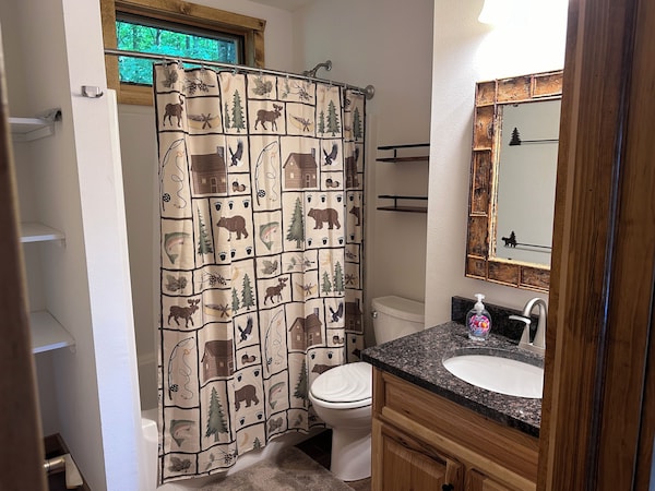 Cozy 2-bedroom Cottage On Chain Of Lakes In Eagle River With Ac, Dishwasher - Eagle River, WI