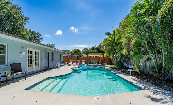 Kimpton Cove Heated Pool || Gazebo - Largo, FL