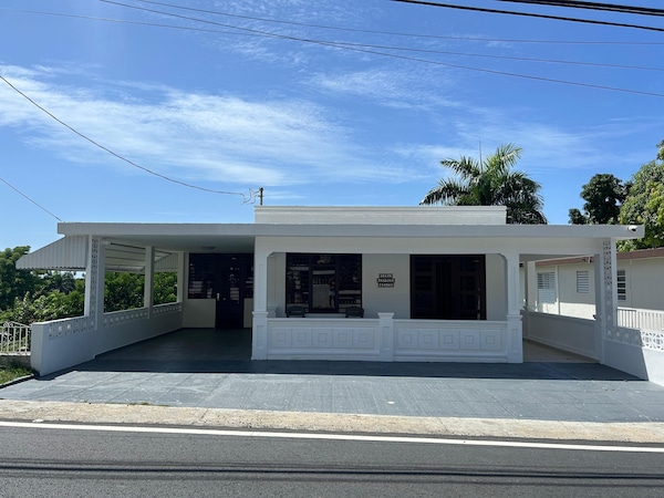 Charming 3-bedroom House With Wifi, Ac In Welcoming Rincón P.r. - Aguada