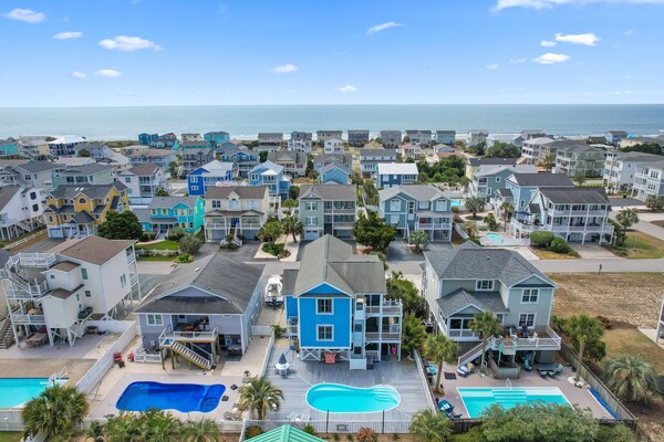 "Livin' The Dream" 4 Bedroom, 3 Bathroom, Dunes Home W/ Pool! - Oak Island, NC