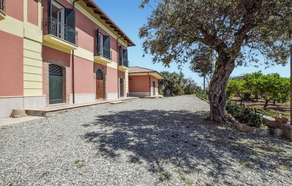 5 Bedroom Nice Home In Bovalino - Locri