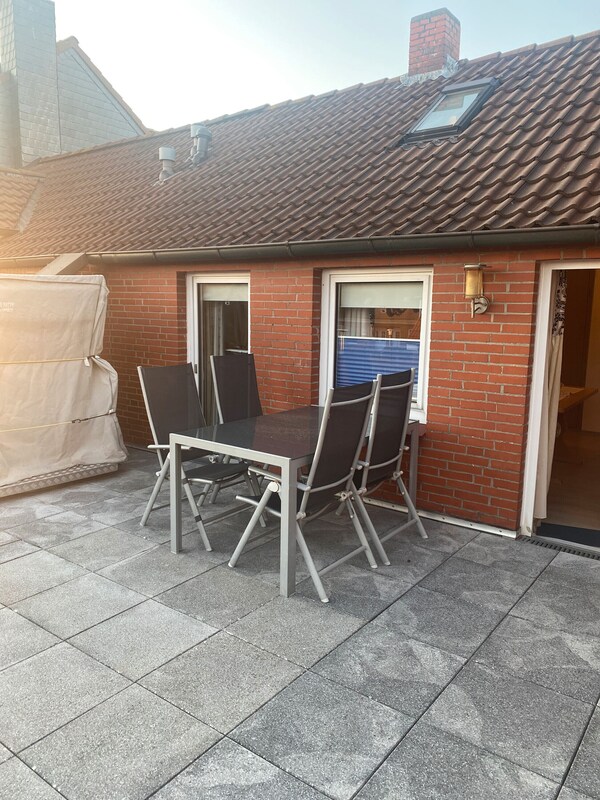 Ferienwohnung 'Thönnes' Mit Gemeinsamer Terrasse, Gemeinsamem Garten Und Wi-fi - Norderney