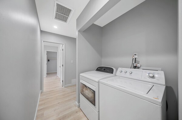 25% Off Monthly Stylish, Spacious & Modern Home - Garden Grove, CA