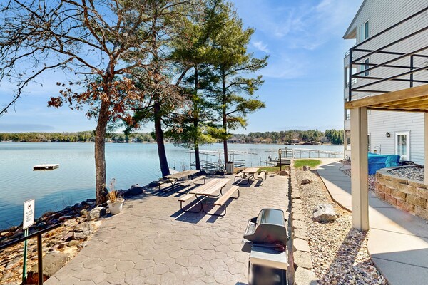 Waterfront Condo With Shared Pools, Hot Tubs, Beach, Lake Access, Wifi &  A/c - Wisconsin Dells, WI