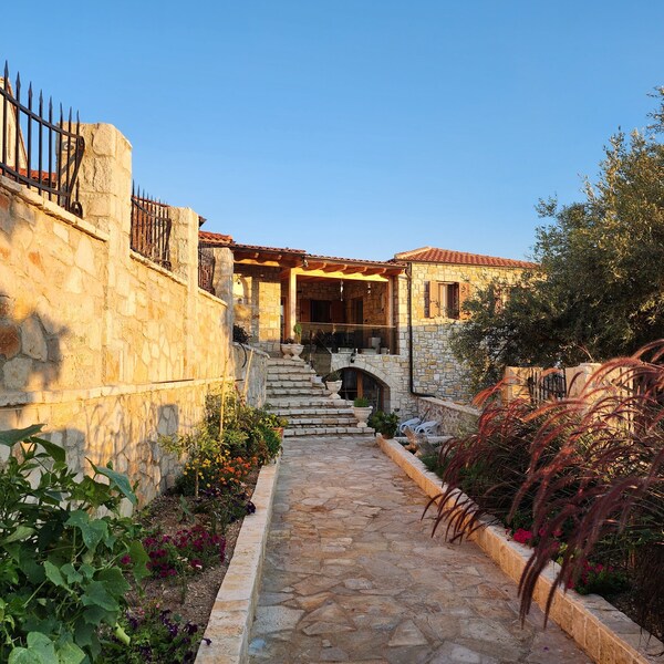 Charming 3-bedroom Villa With Ac, Wifi,  In Serene Dhërmi - Dhërmi