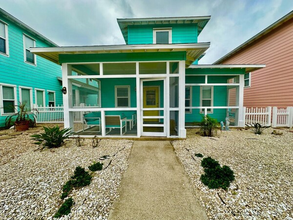 Family & Furry Friend Approved  Gated Home With 2 Pools - Port Aransas, TX