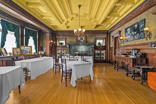 Roosevelt Suite W/ Jacuzzi & Fireplace - Duluth, MN