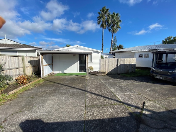 Cottage With A Rumpus Room - Auckland