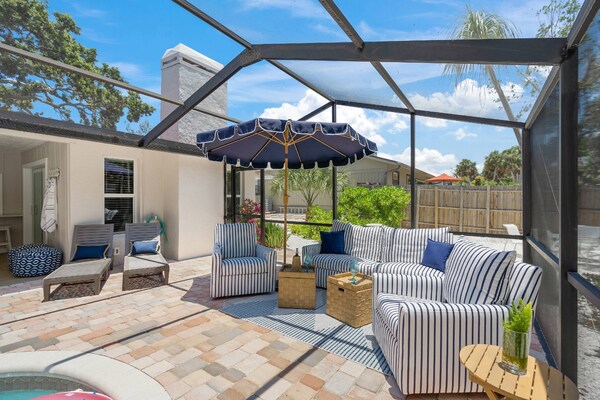 Modern Coastal Retreat: 3br, Private Pool, Walk To Beach, Luxe Outdoor Dining + Nordictrack Gym - Siesta Key, FL