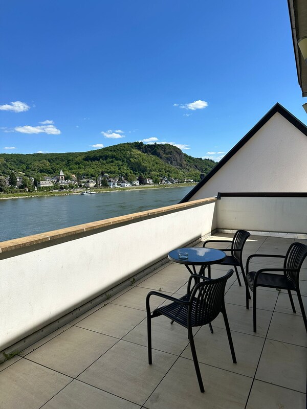 Modern Wohnen In Remagen Mit Rheinpanorama - Großzügig Und Hell - Unkel