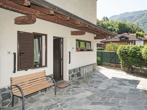 Angenehme Wohnung Für 5 Leute Mit  W-lan, Pool, Tv Und Parkplatz - Luino