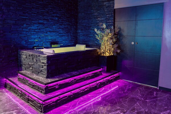 Thefloor Suite Obscure With Jacuzzi - Rambouillet