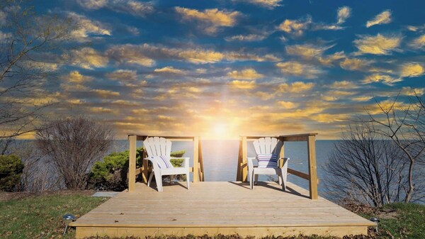 Blue Haven-lakefront, Sunset Deck, Private Stairs - Grand Bend