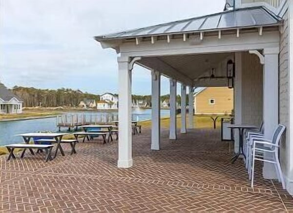 Pelican's Perch- A Dan-dee Place By The Beach - Beaufort, NC