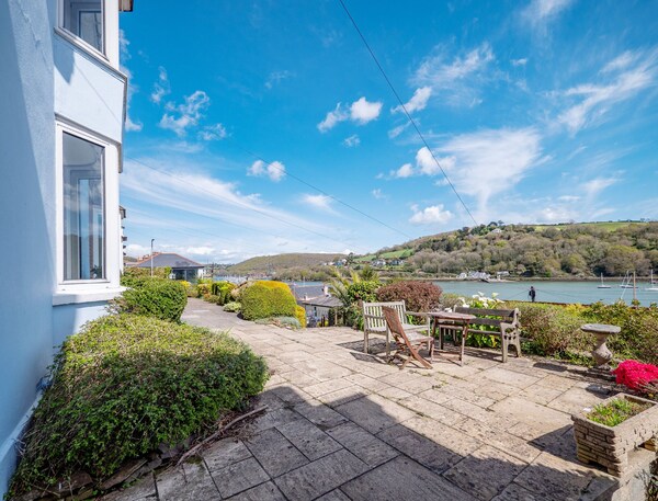 Coastal Escape: River Views, Terrace & Parking - Dartmouth