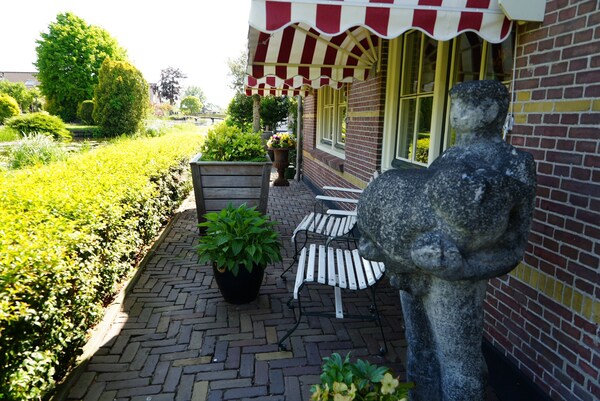 Charming  Luxury Historic Villa, Build In 1888, Along Scenic Canal - Leiden