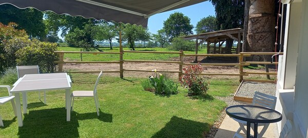 Ty Bihânes Welcomes You To A Peaceful Setting In The Heart Of The Countryside, Surrounded By Donkeys. - Rohan