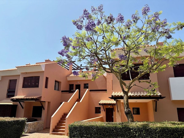 Spacious 1-bedroom Apartment With Private Rooftop & Sunny Terrace - Vilamoura