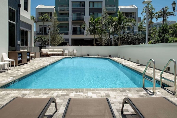 Atlantic Avenue Stay  2 Units Steps From Beach, Nightlife, And Coastal Charm - Delray Beach, FL