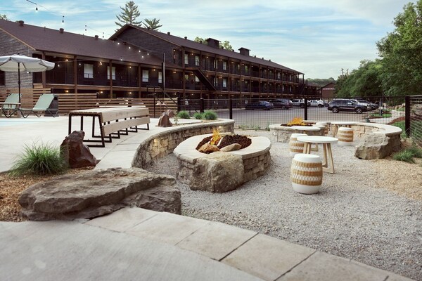 Playful Family Retreat Near Adventure Parks & Museums For All Ages L Three Rooms - ブランソン, MO