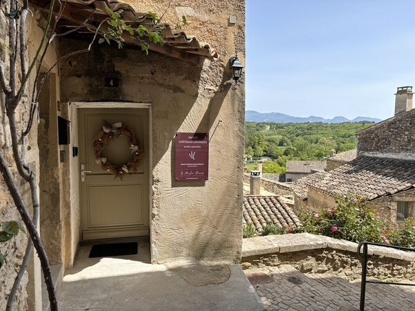 Ferienhaus-ensuite-blick Auf Das Wahrzeichen - Grignan
