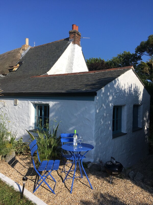 400 Year Old Listed Cornish Cottage, Tastefully Modernised With Secluded Garden. - St Agnes