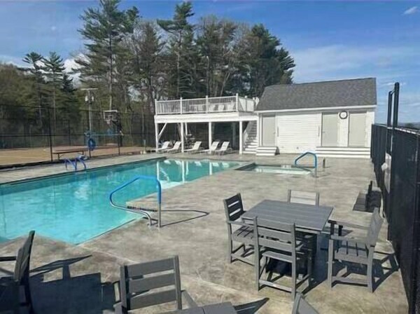 Lakeview Winni Condo W/ Kitchenette Weirs Beach - Laconia, NH